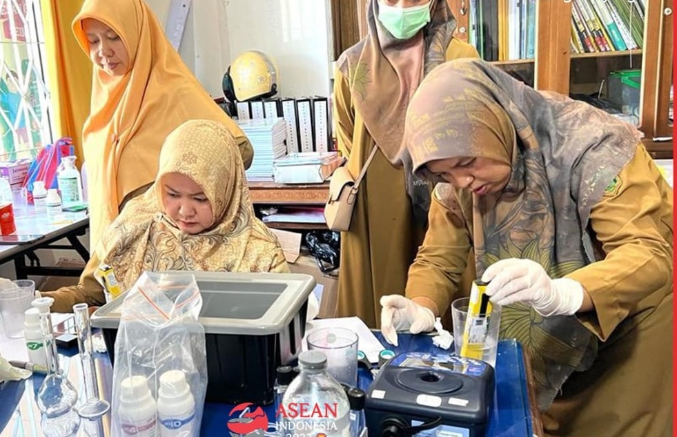 Dinkes Padang Panjang Uji Kualitas Air Rumah Tangga