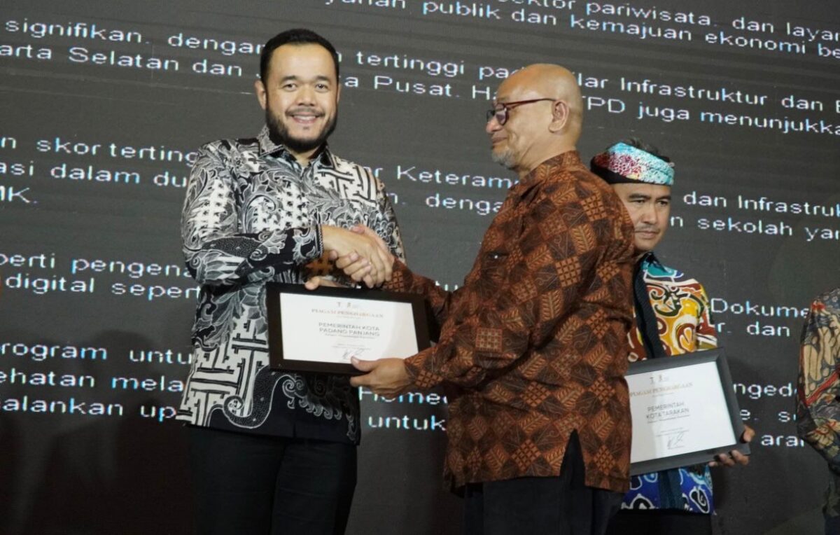 Fadly Amran Raih Dua Penghargaan Nasional
