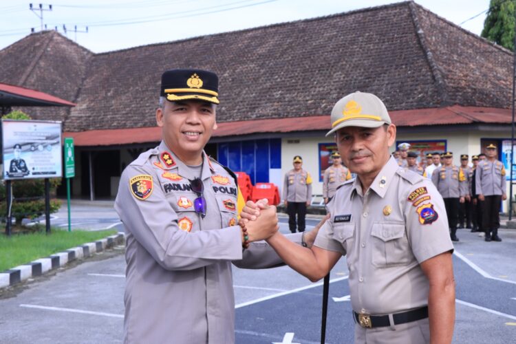 Kapolres Kota Solok Pimpin Upacara Kenaikan Pangkat Personil ASN Polres